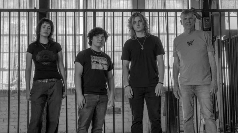 Greg Ginn responde con ironía a los críticos de Black Flag y lanza un ...